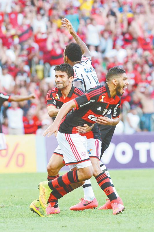 Fla bate o Corinthians com gol irregular - Jogada - Diário do Nordeste