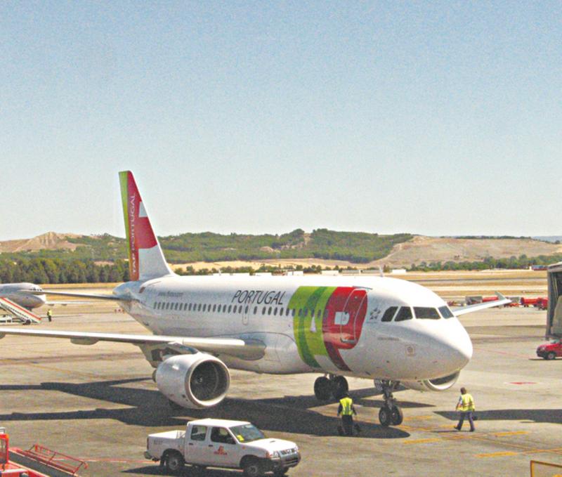 Azul pretende manter principais rotas da TAP - Negócios - Diário do ...