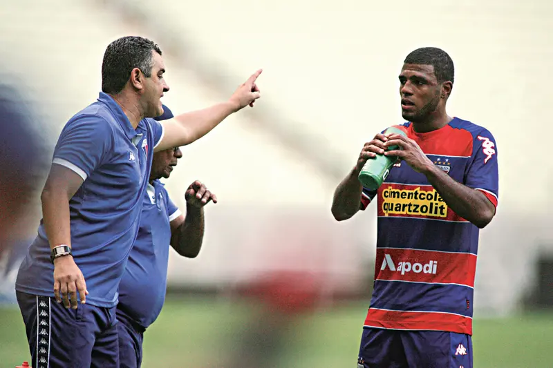 Retaguarda como exemplo - Jogada - Diário do Nordeste