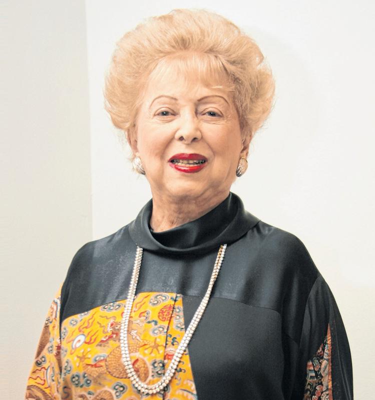 Homenagem ao aniversário de Yolanda Vidal Queiroz - Verso - Diário do ...