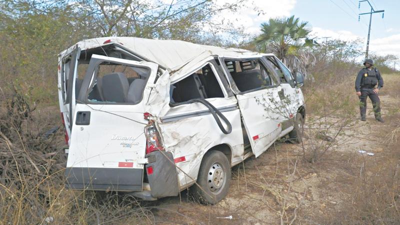 Topique capota, e criança morre na BR - Segurança - Diário do Nordeste