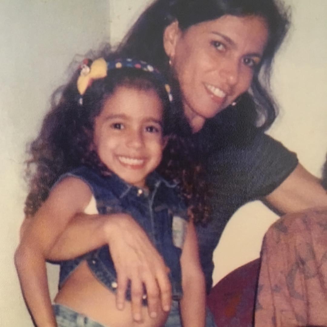 Mãe de Anitta publica fotos antigas da cantora para comemorar ...