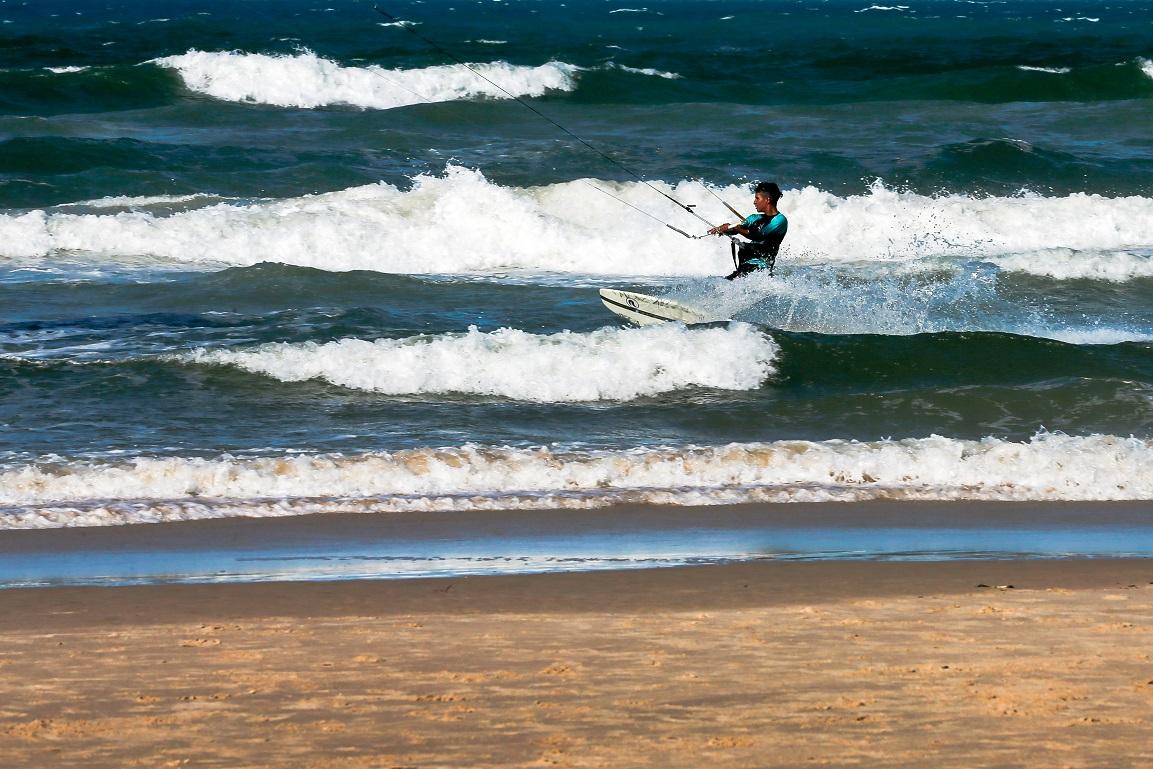 Prática de kitesurf em Fortaleza continua sem fiscalização - Metro ...