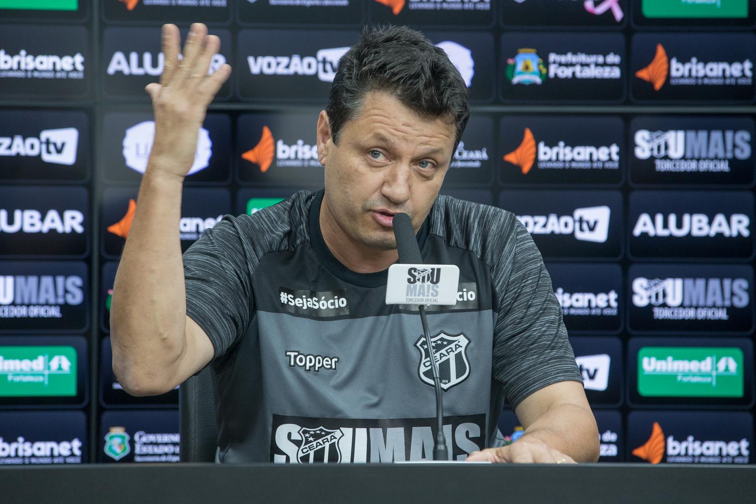 Adilson Batista é apresentado e fala em poucas mudanças - Jogada ...