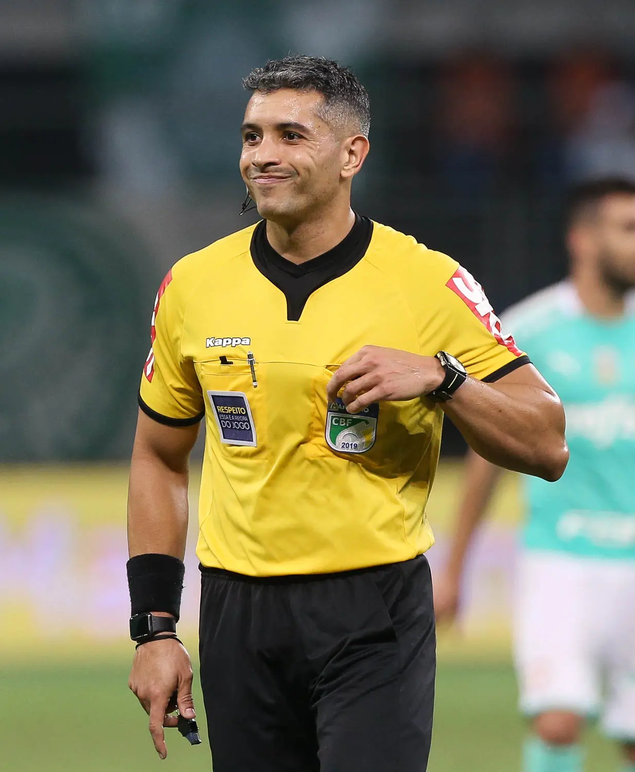 Árbitro da Série A passa mal durante jogo e é levado de ambulância ao ...