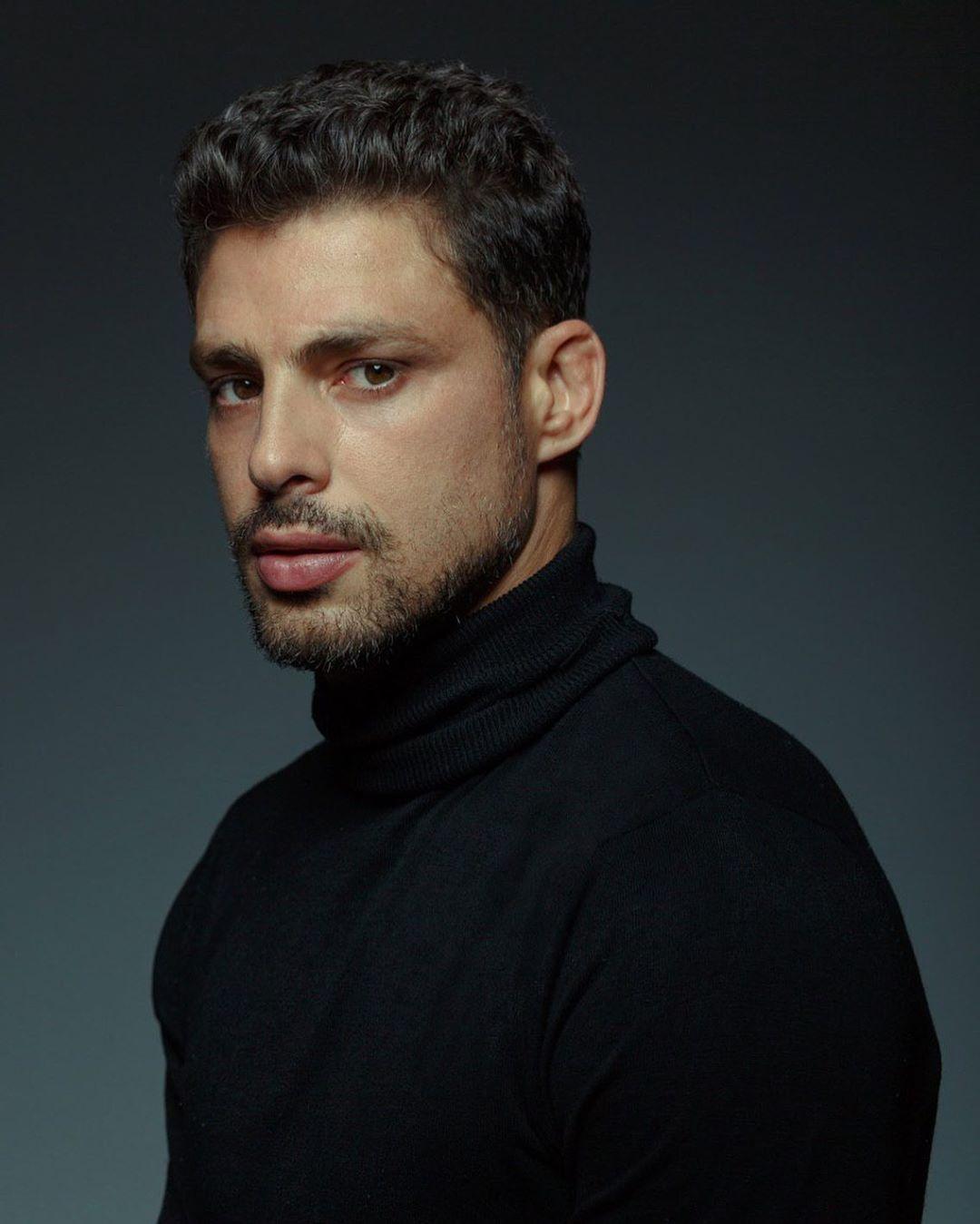 Cauã Reymond diz que já foi assediado muitas vezes por mulheres e ...