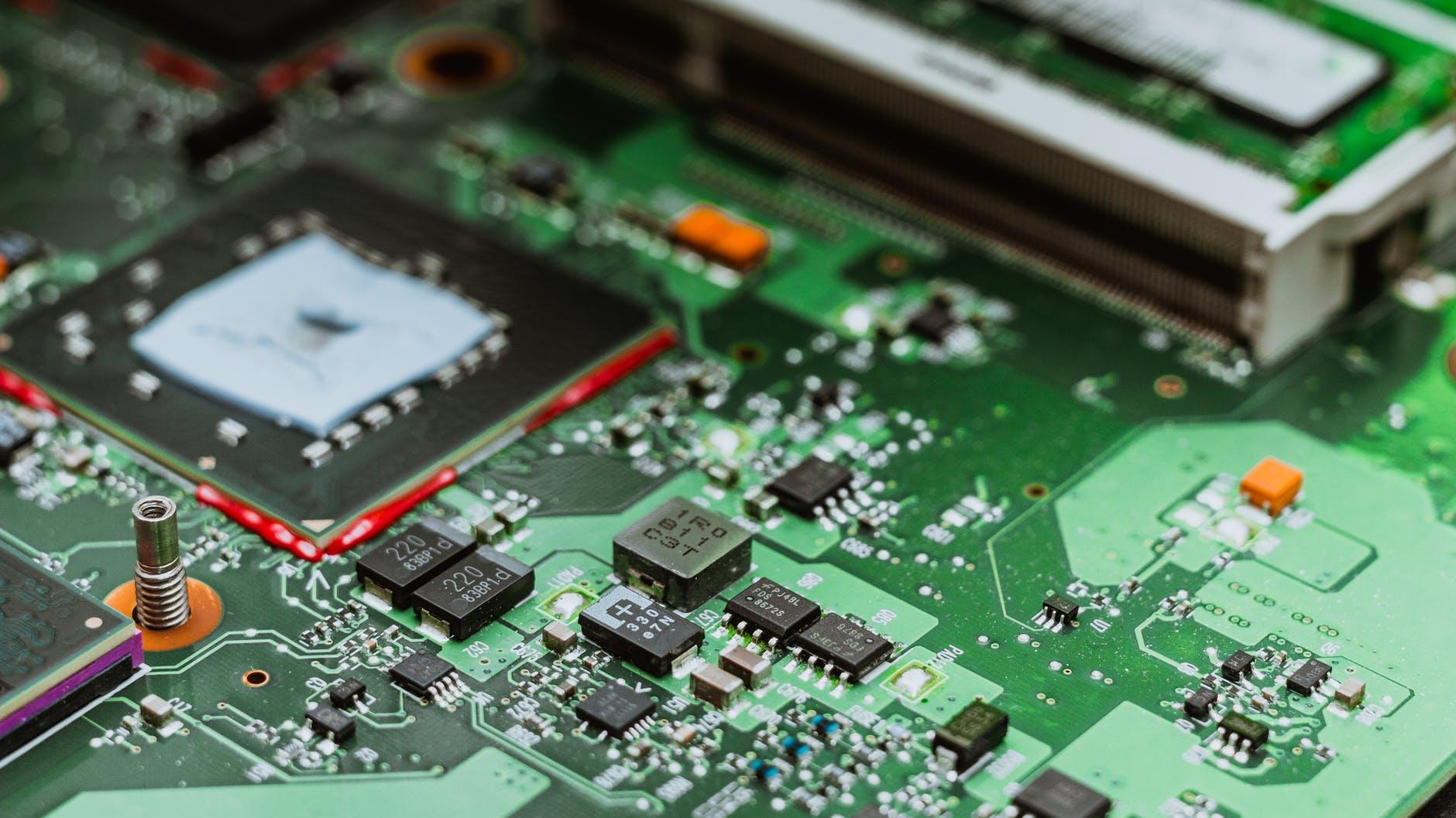 Montagem de computador pode ter melhor custo-benefício - Negócios ...