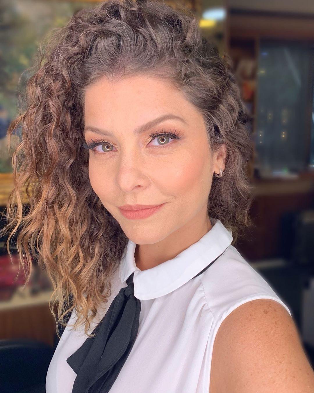 Bárbara Borges muda visual e aparece careca - Verso - Diário do Nordeste