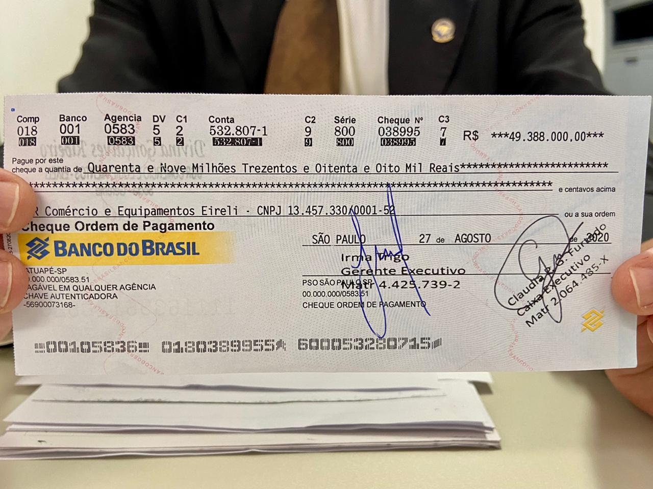 Pai e filha são presos ao tentar compensar cheque falso de R$ 50 ...