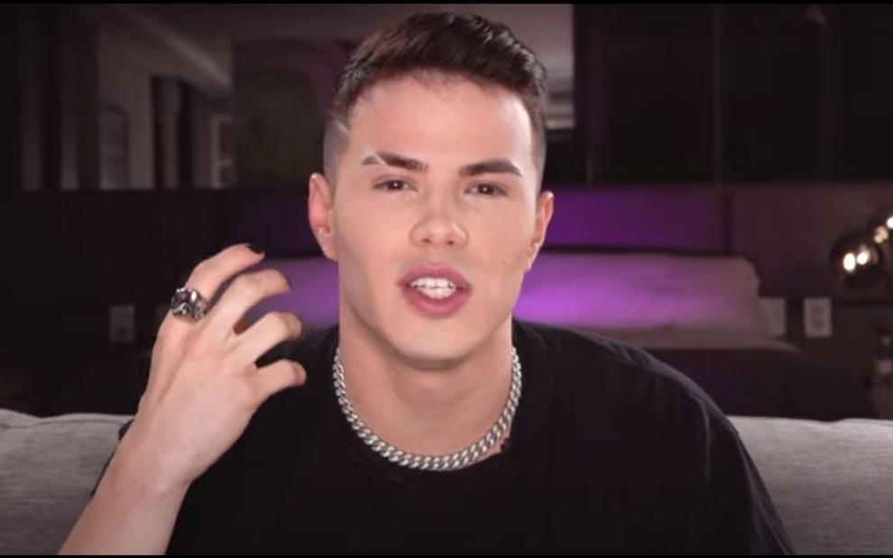 Youtuber Gustavo Rocha declara em vídeo para os seguidores que é gay ...