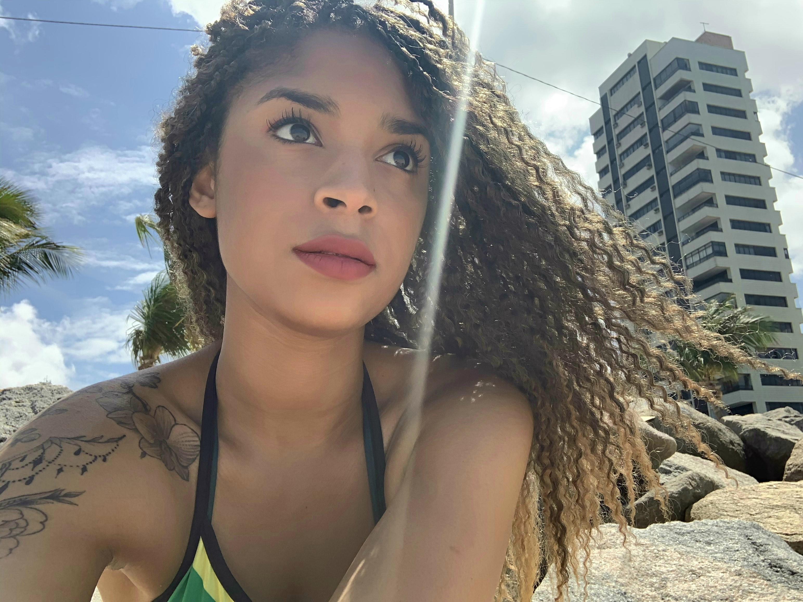 Podcast É Hit: canadense fala sobre processo de criação de músicas de ...