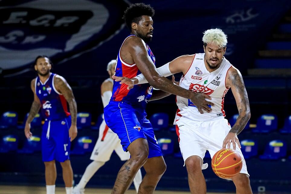 Fortaleza BC perde para o Franca no NBB; Lucas Bebê discute com Alberto ...