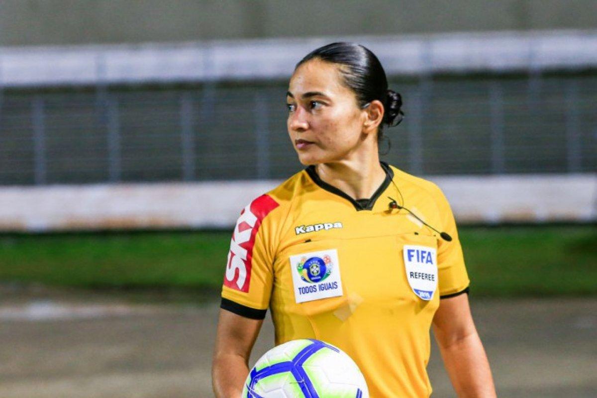 Edina Alves se tornará 1ª mulher a apitar clássico entre Corinthians e ...
