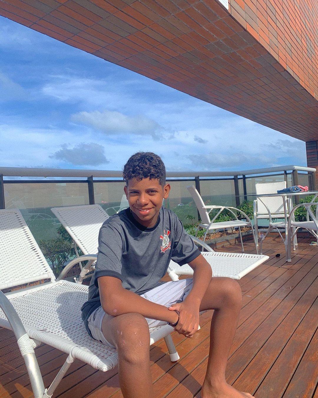 MC Bruninho, de 13 anos, compra carro de R$ 260 mil e comemora: 'Deus ...