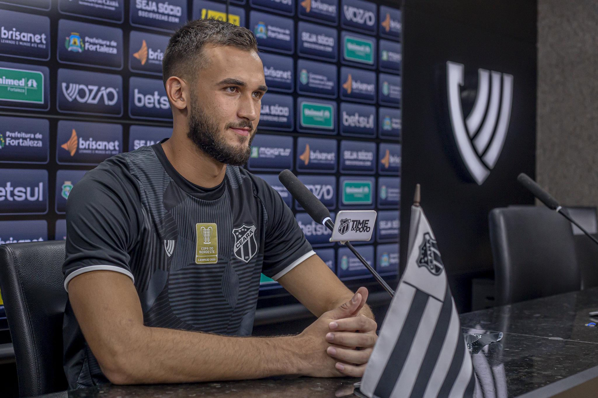 Em coletiva de apresentação, Vinícius Machado revela conversa com Léo ...