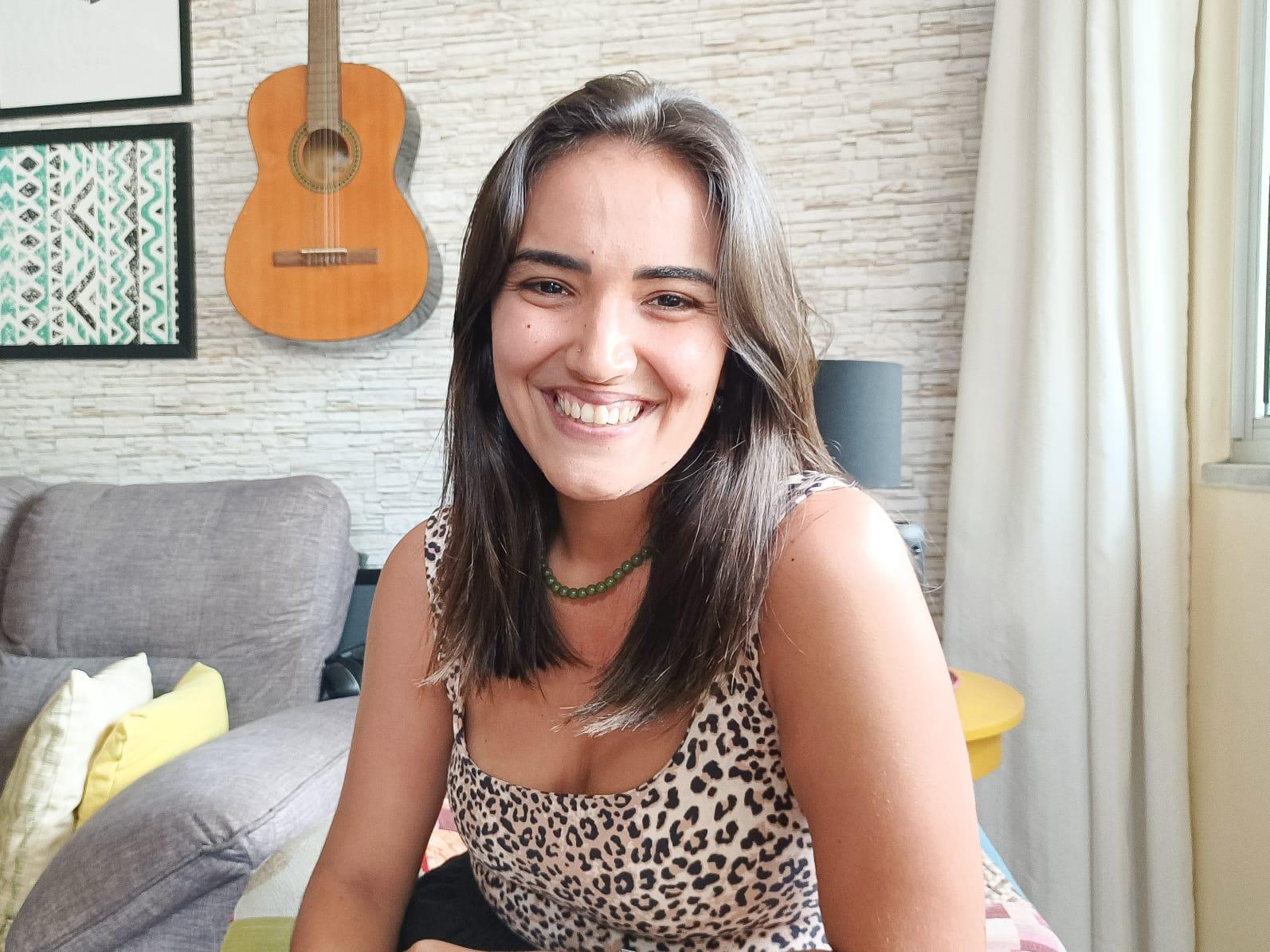 Filha de Belchior estreia nos palcos com show em homenagem ao pai ...