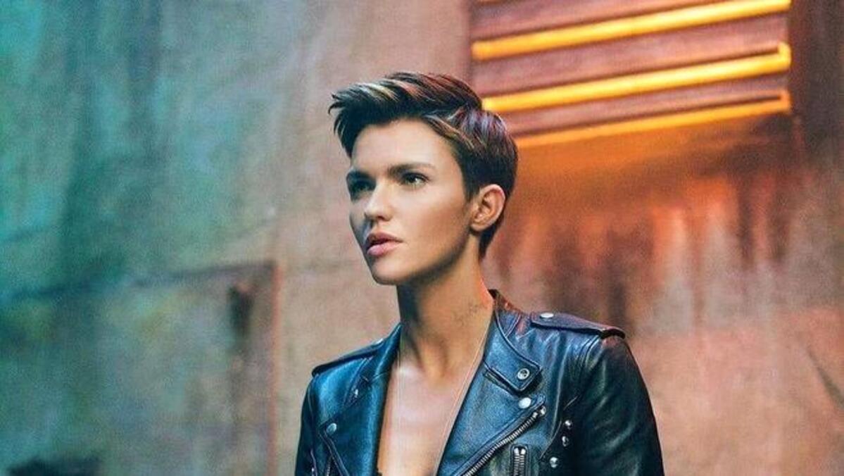 Ruby Rose denuncia abusos e acidentes no set da série Batwoman - Zoeira ...