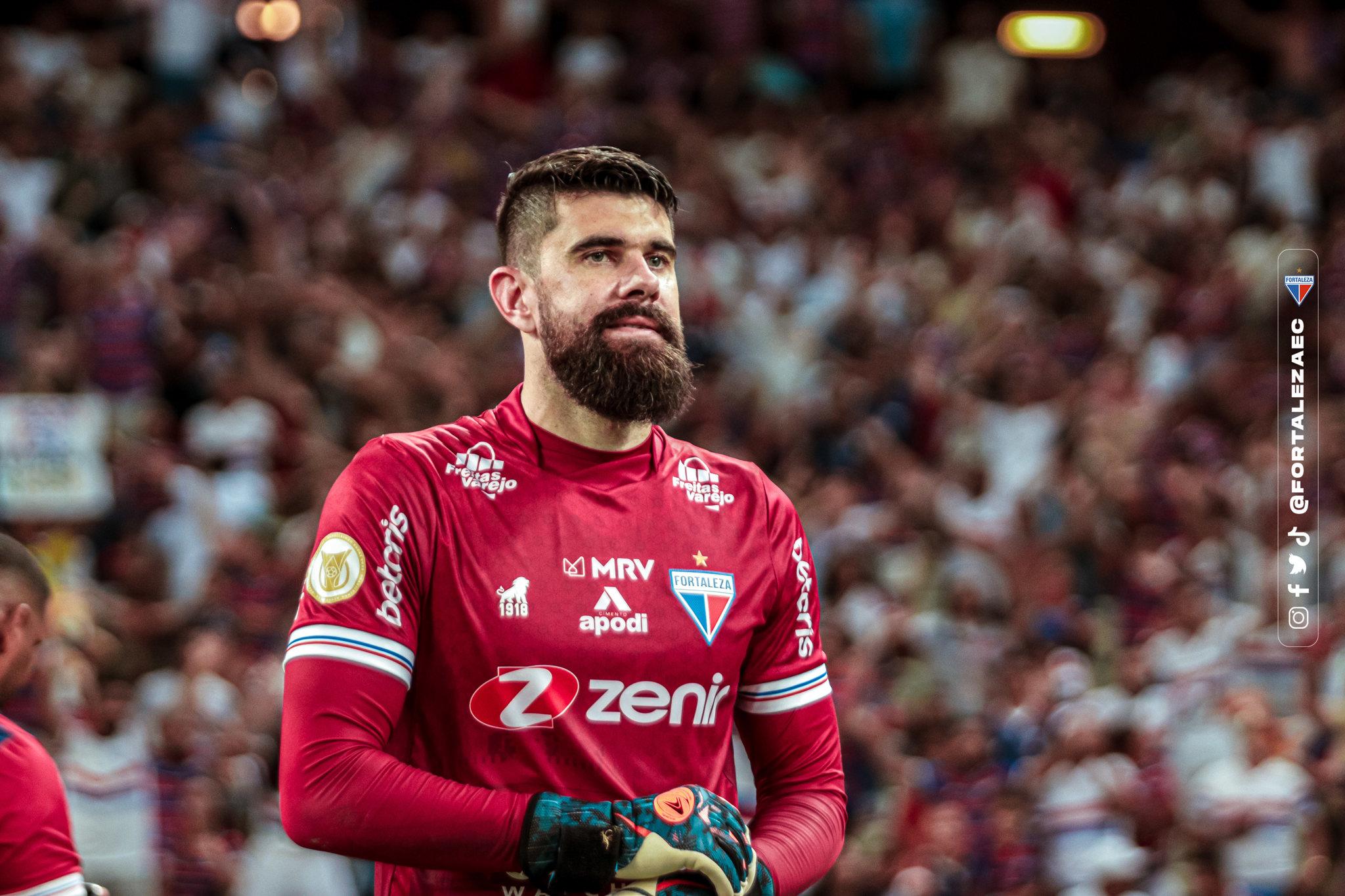 Goleiro do Fortaleza, Fernando Miguel é eleito melhor jogador da Série ...