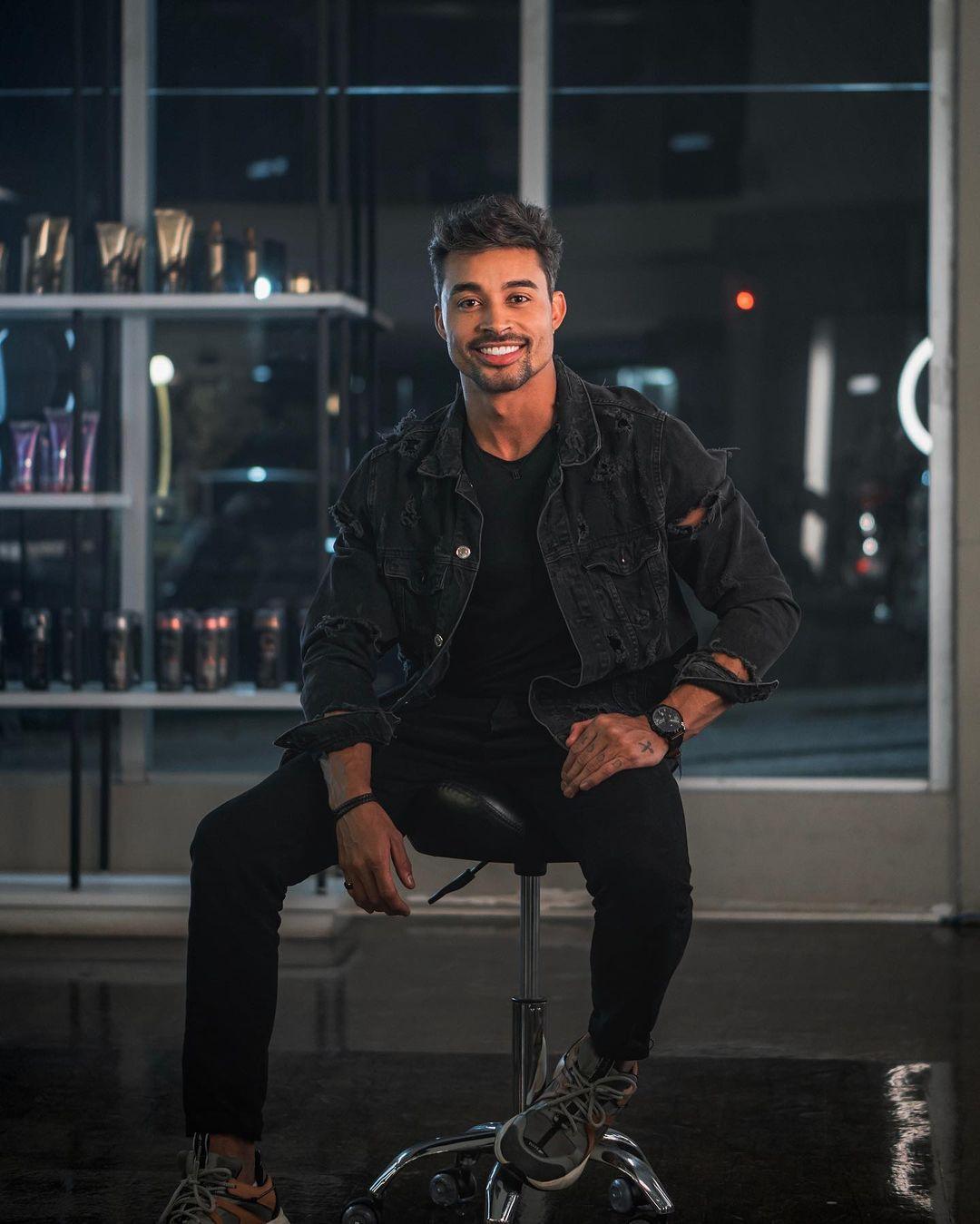 Influenciador se desculpa por levar filhos adolescentes a motel: 'errei ...