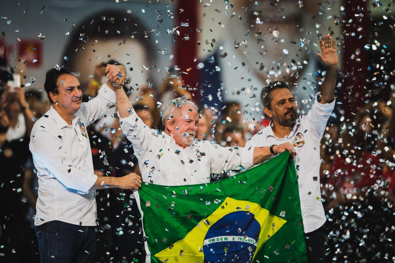 Senador eleito, Camilo Santana comemora vitória de Lula à presidência ...