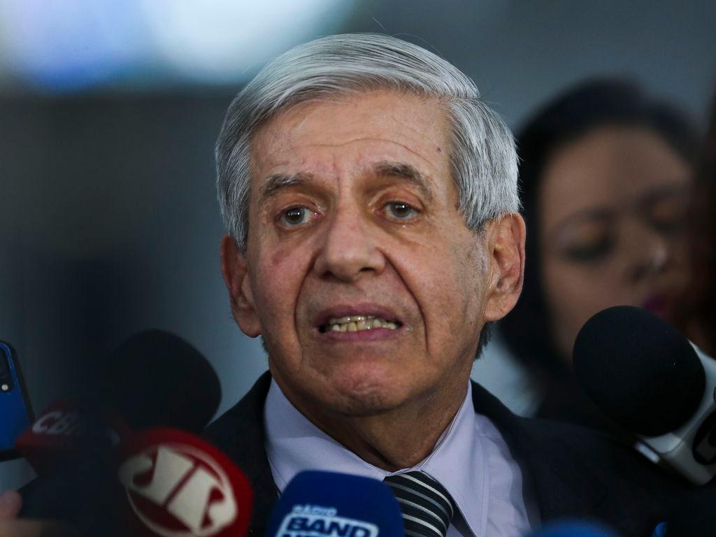 General Heleno declara que 'infelizmente' Lula não está doente ...