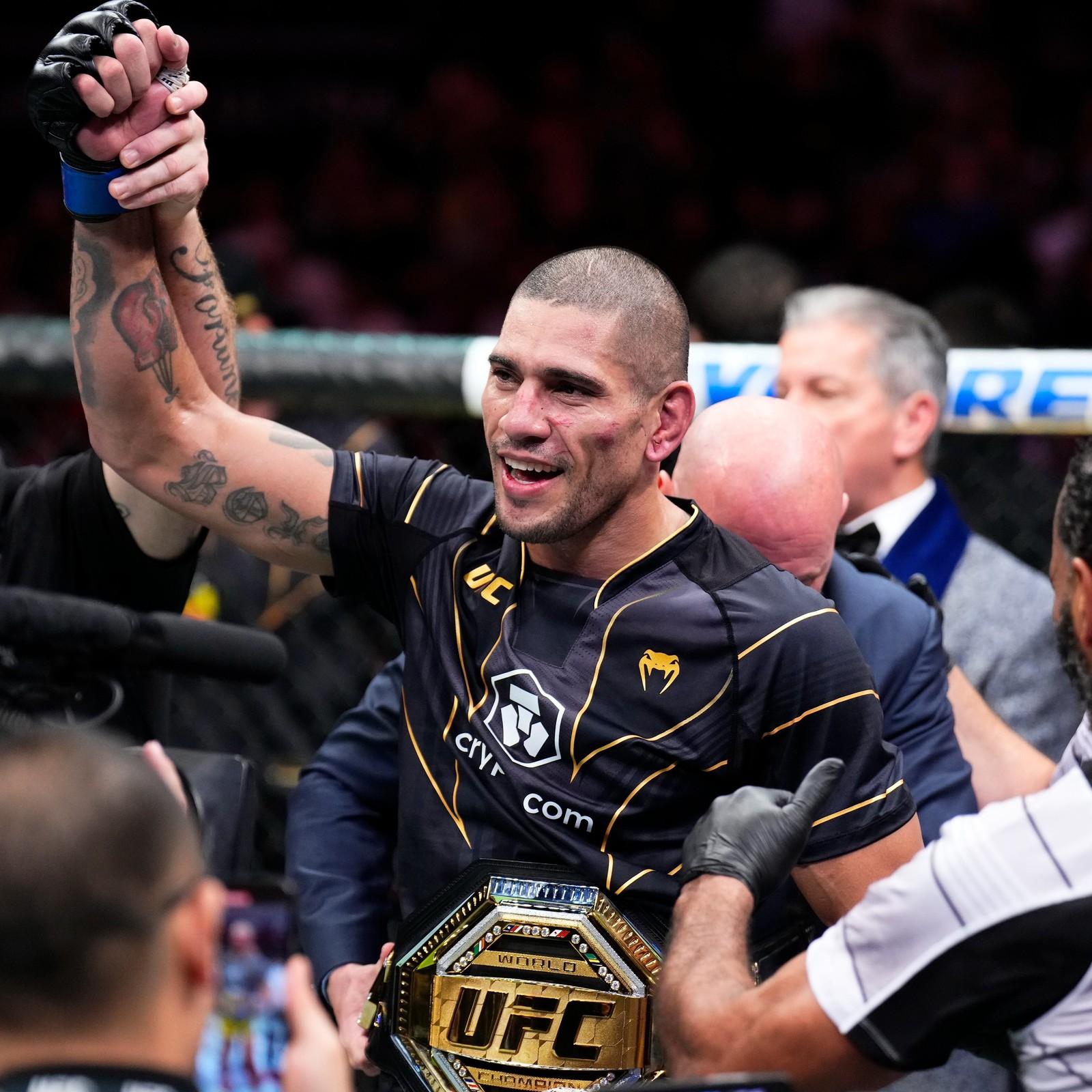 UFC 281: Brasileiro Alex Poatan nocauteia Adesanya em pé e é campeão ...