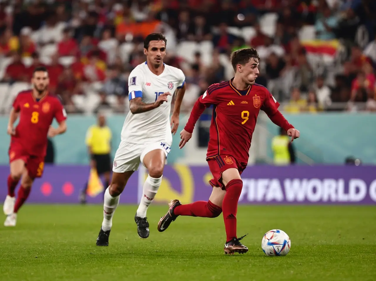 Gavi faz golaço e se torna o jogador mais jovem a marcar pela Espanha ...