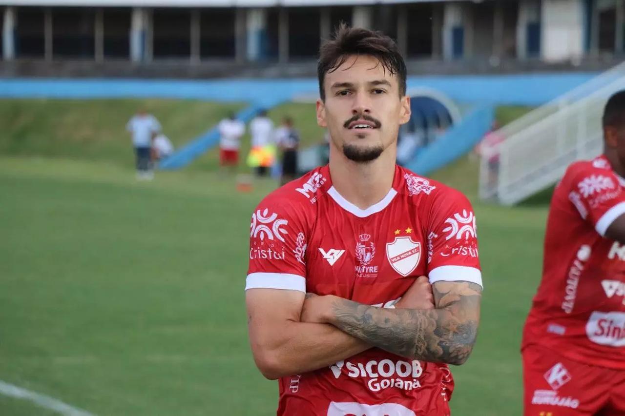 Arthur Rezende no Ceará: meia ofensivo e com forte bola parada; veja ...