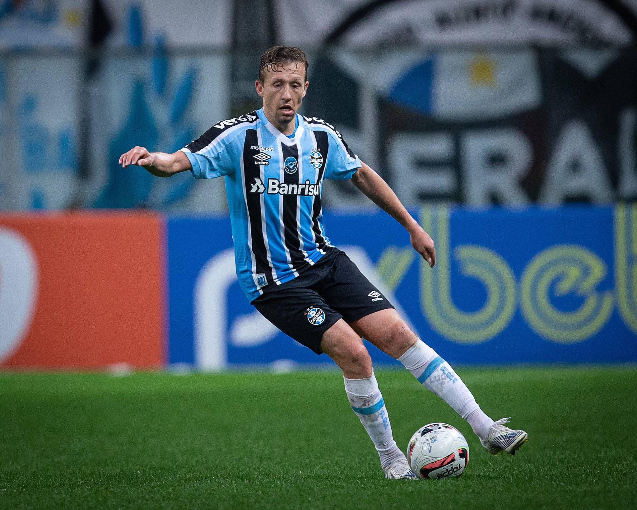 Ex-Grêmio, Lucas Leiva anuncia aposentadoria após problemas cardíacos ...