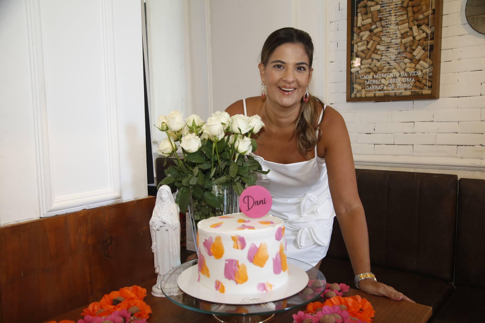 Captei: Dani Barreira recebe amigas para almoço de aniversário ...