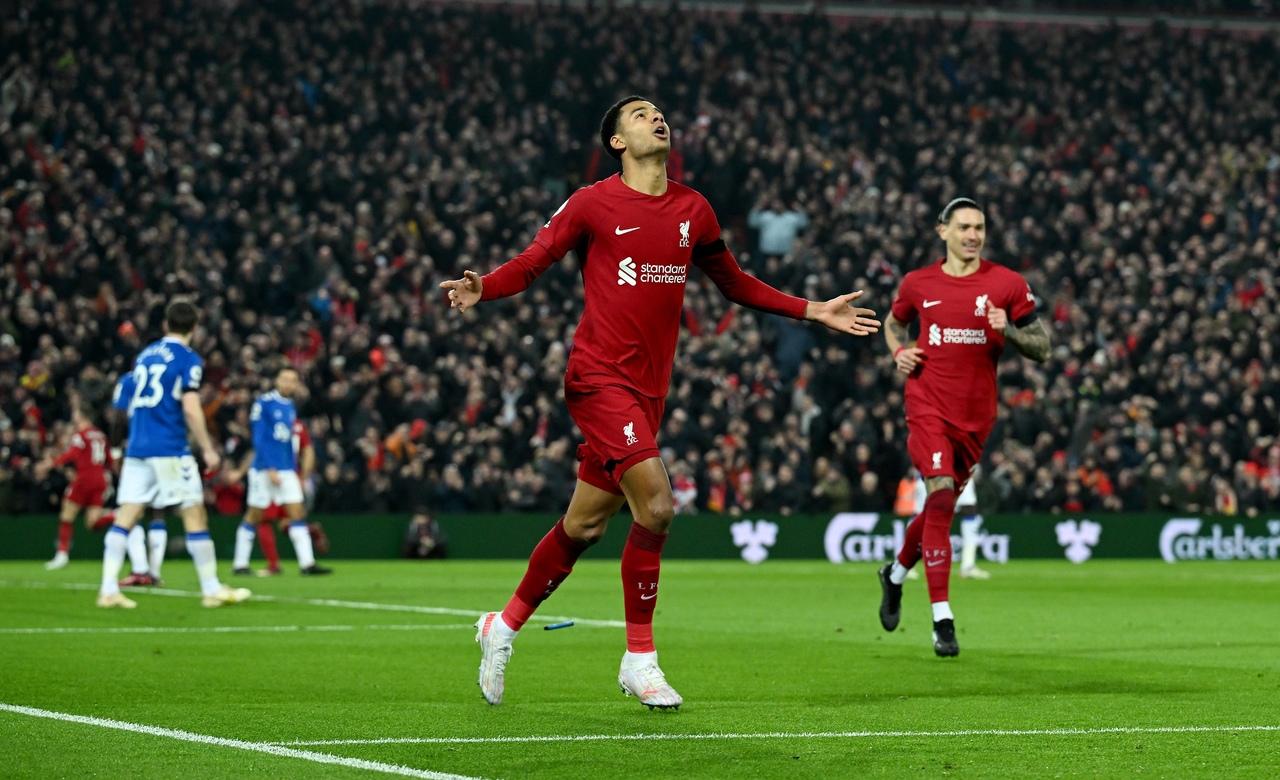 Liverpool bate Everton em clássico e consegue 1ª vitória na Premier ...