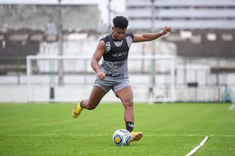 Warley se recupera de lesão e fica à disposição do Ceará - Jogada ...