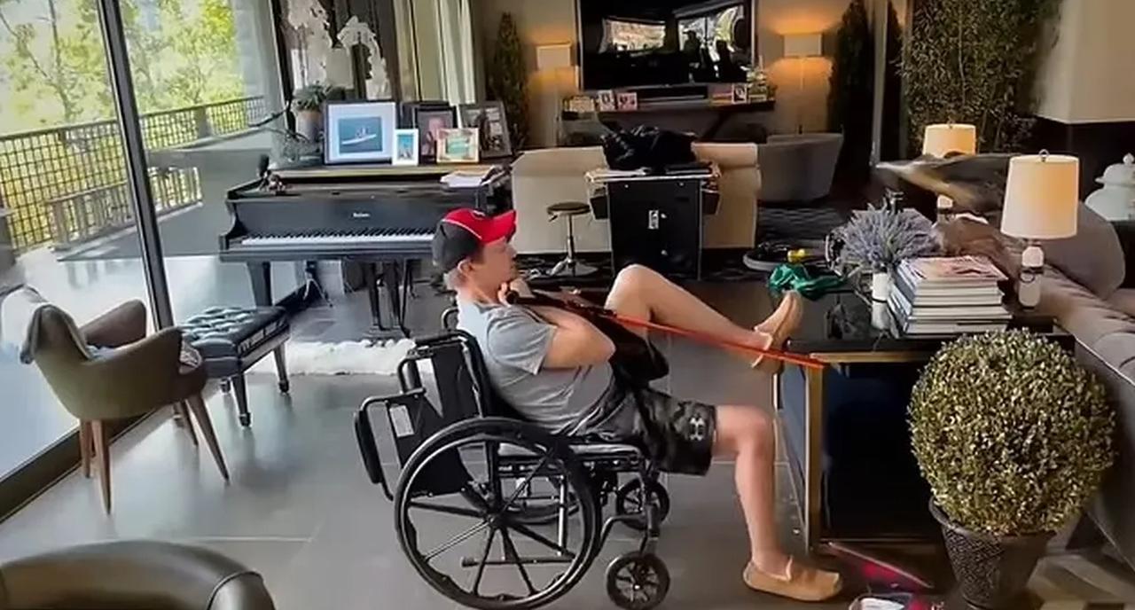 Notícias | Jeremy Renner, o 'Gavião Arqueiro', divulga novas imagens do ...