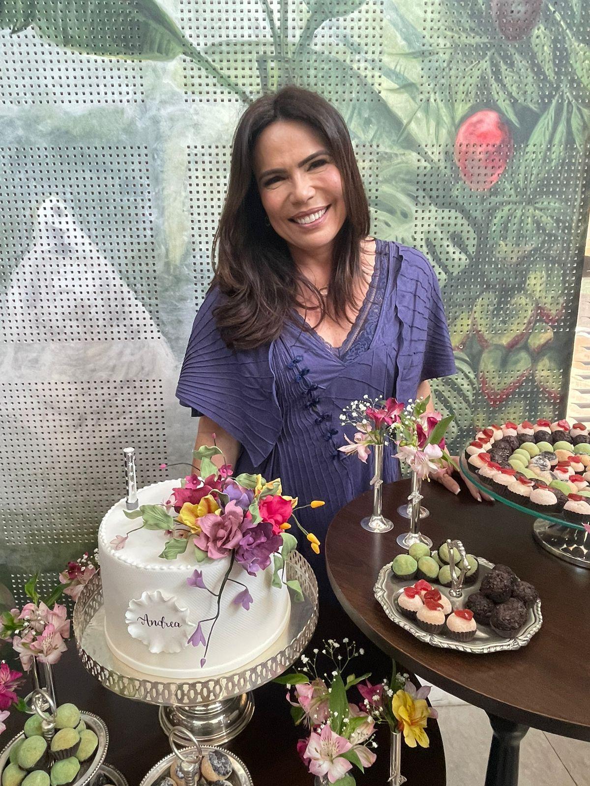 CAPTEI: Andrea Rios celebra mais um aniversário em grande estilo ...