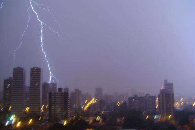 Raio causou queda de energia nas 19 cidades da Região Metropolitana de ...