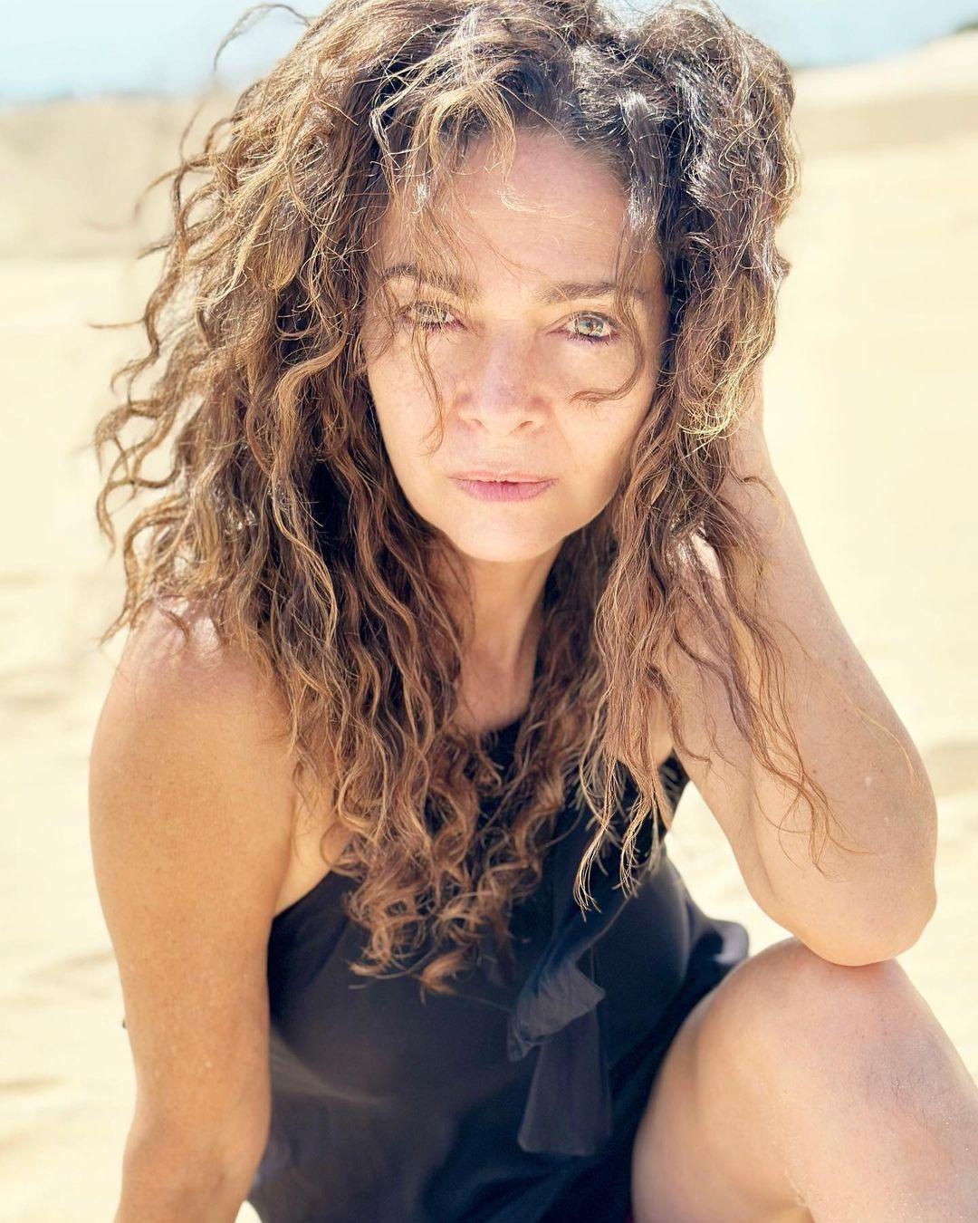 Cláudia Ohana ‘faz a Tieta’ em duna de praia cearense - Zoeira - Diário ...