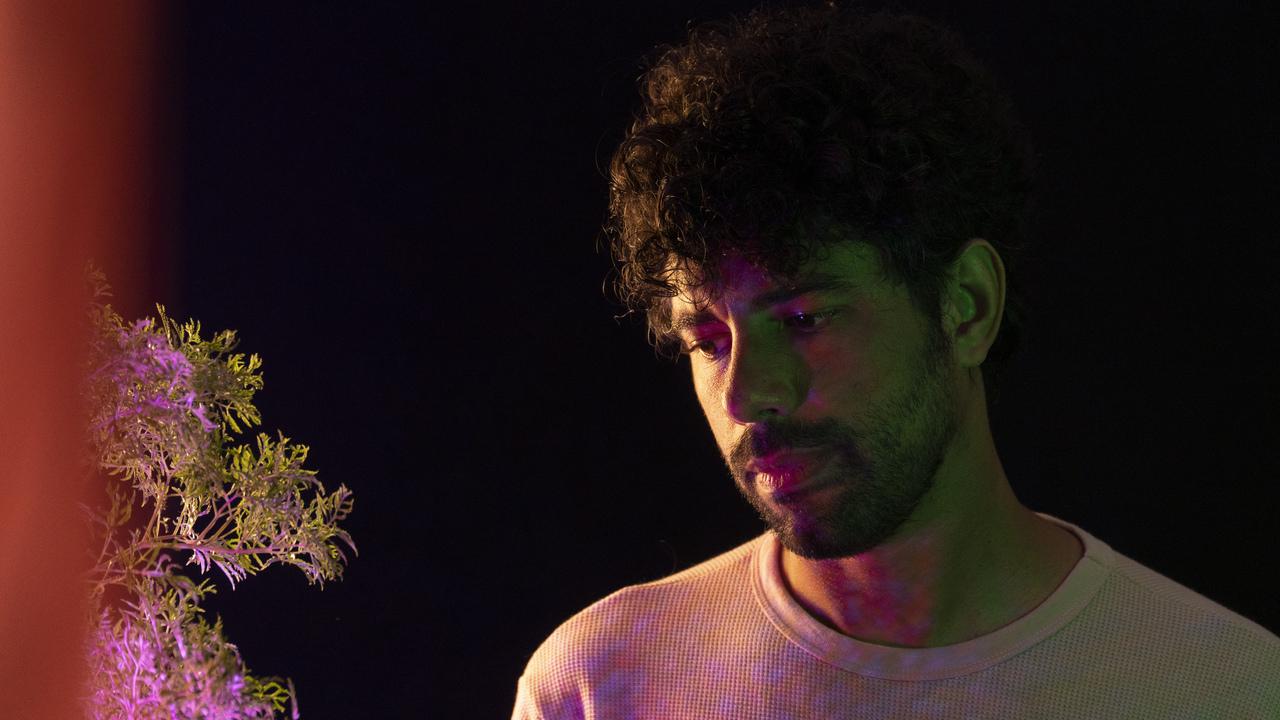 Caio Castelo lança álbum 'Passo' nas plataformas de streaming - Lorena ...