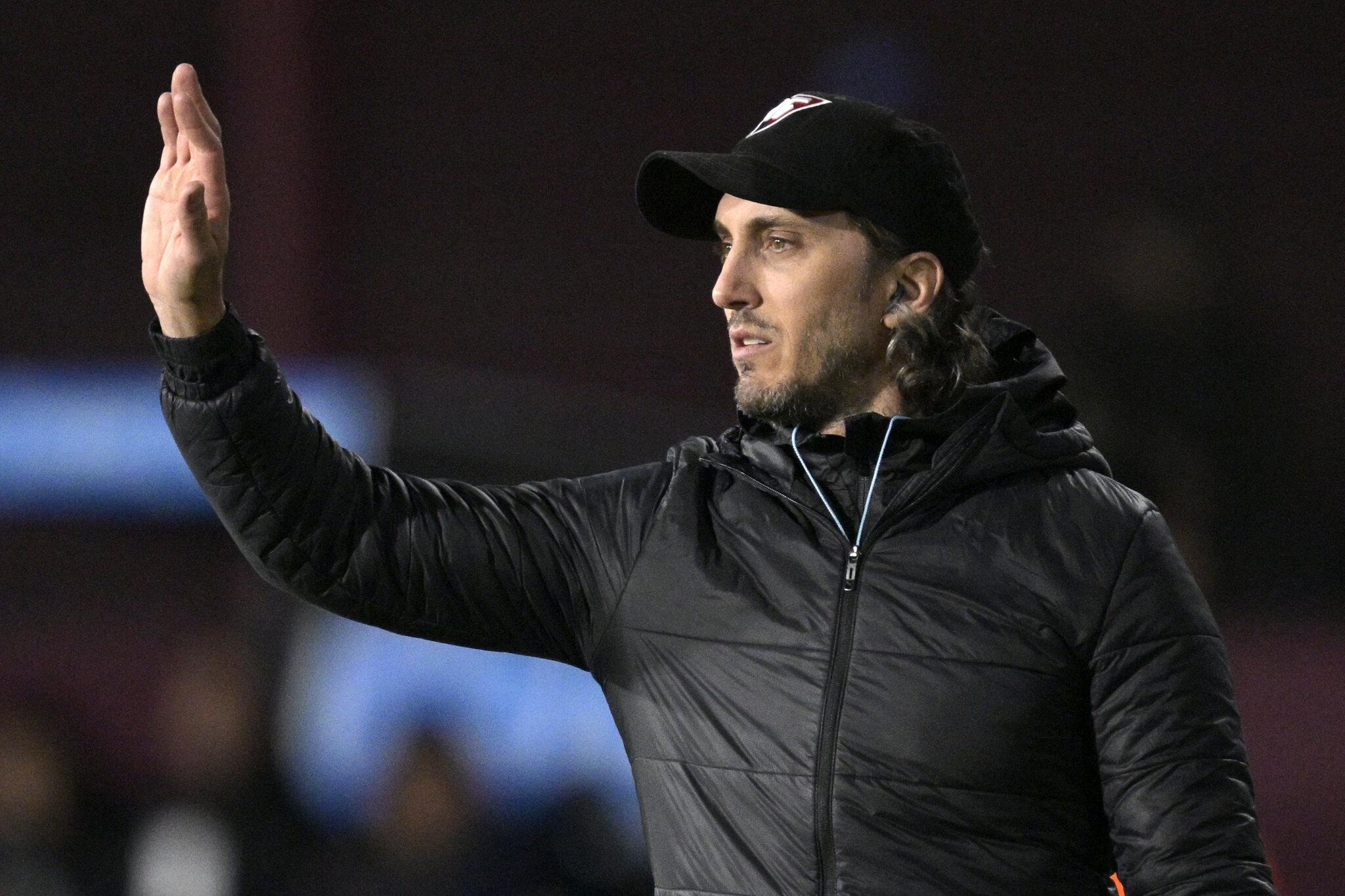 Técnico da LDU tem dúvida no time titular para enfrentar o Fortaleza ...