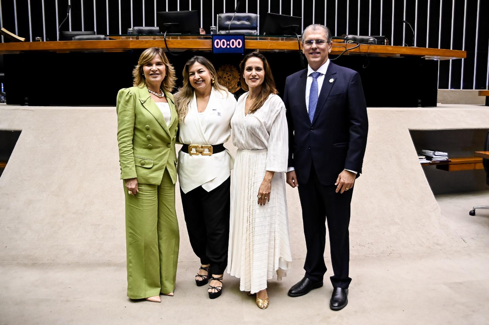 CAPTEI: Câmara dos Deputados homenageia Unifor em seu cinquentenário ...