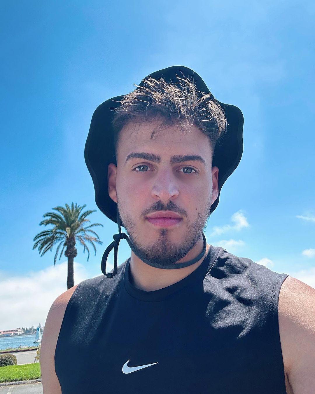 Saiba quem é Jon Vlogs, influenciador investigado por divulgar jogos ...