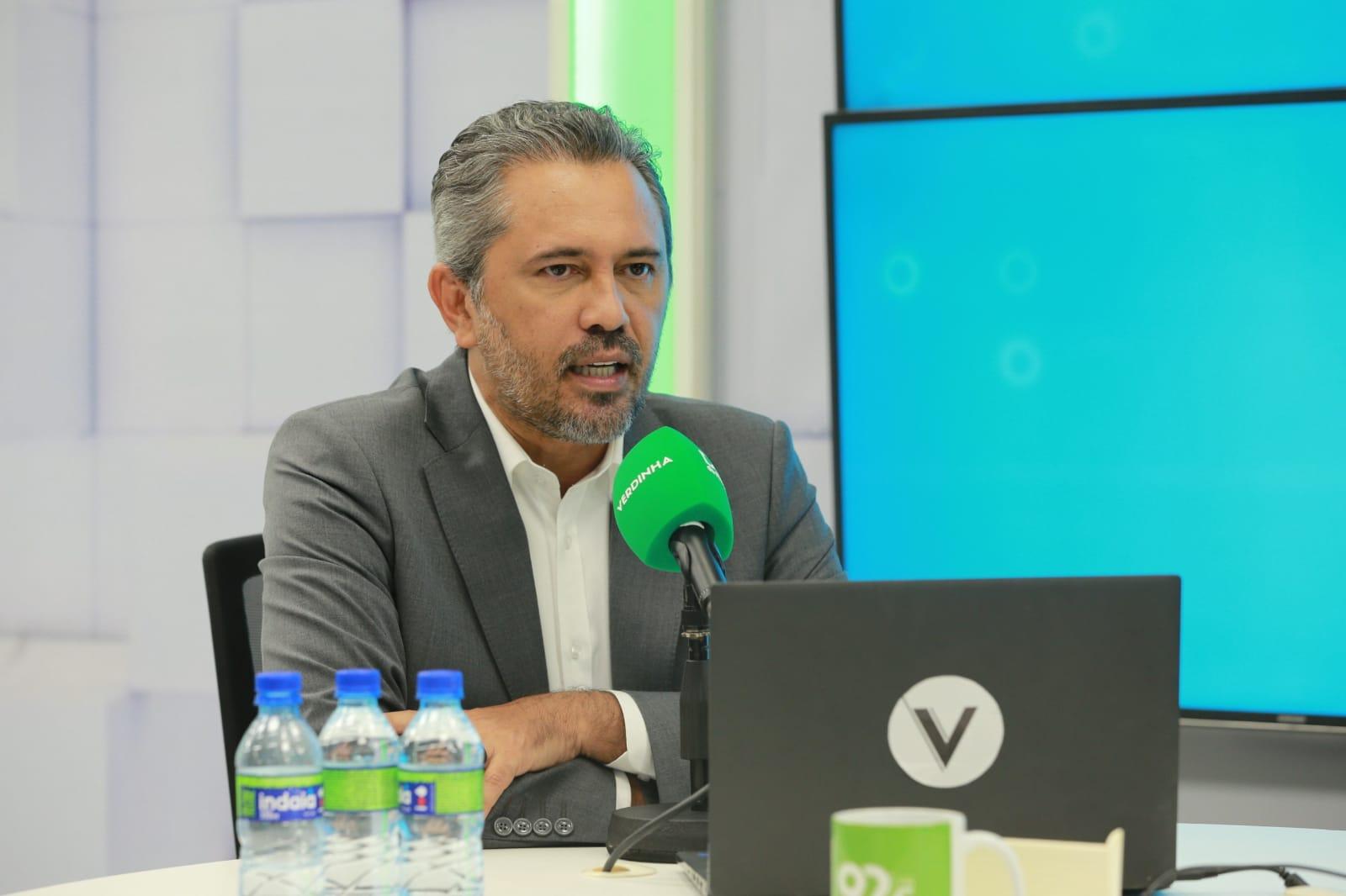 'Evandro chega como mais um pré-candidato', diz Elmano sobre filiação ...