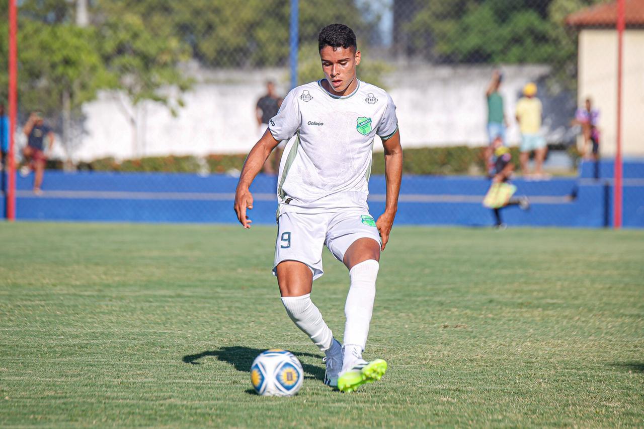 Atacante do Floresta, Rikelme celebra momento no clube e projeta ...