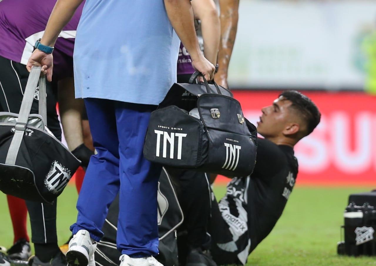 Após choque de cabeça, David Ricardo, do Ceará, recebe alta médica e ...