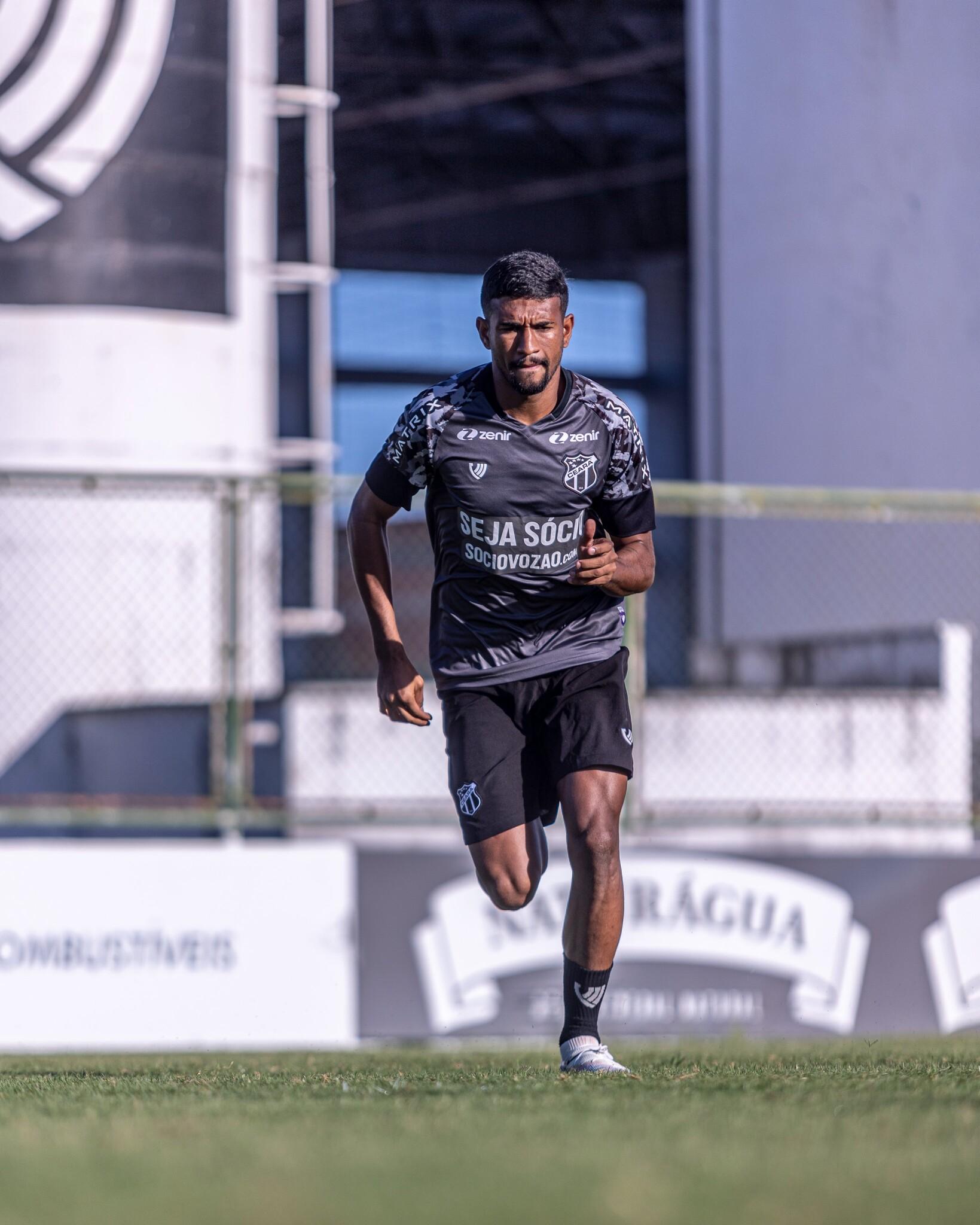 Lucas Rian é regularizado e pode fazer sua estreia pelo Ceará contra o ...