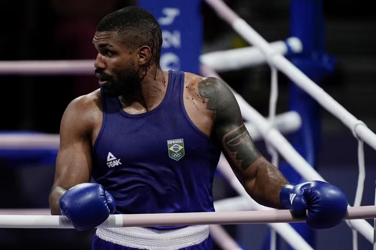 Boxeador Abner Teixeira perde na contagem de pontos e está eliminado de Paris 2024 - Jogada ...