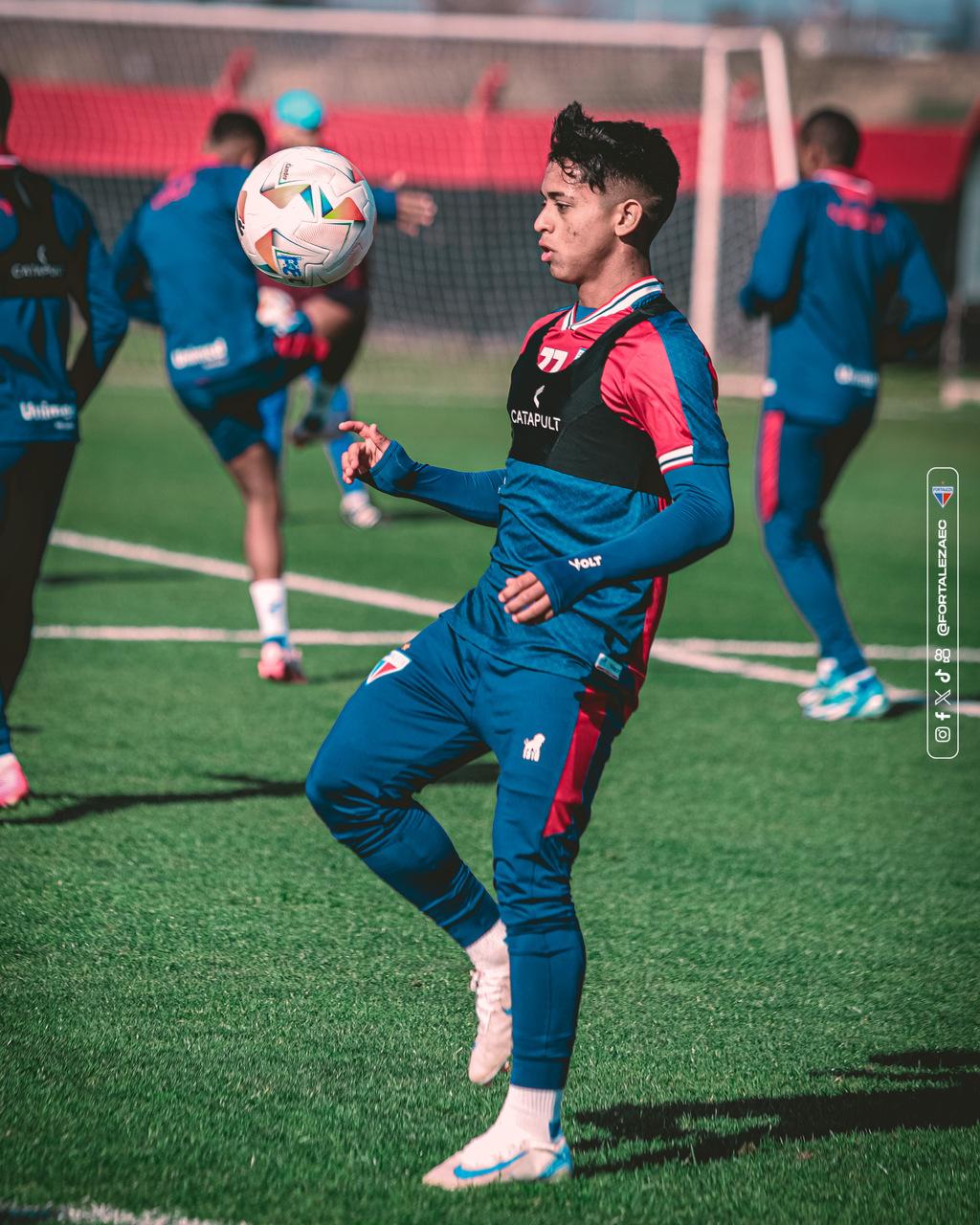 Kervin retorna e aumenta disputa no meio de campo do Fortaleza para ...