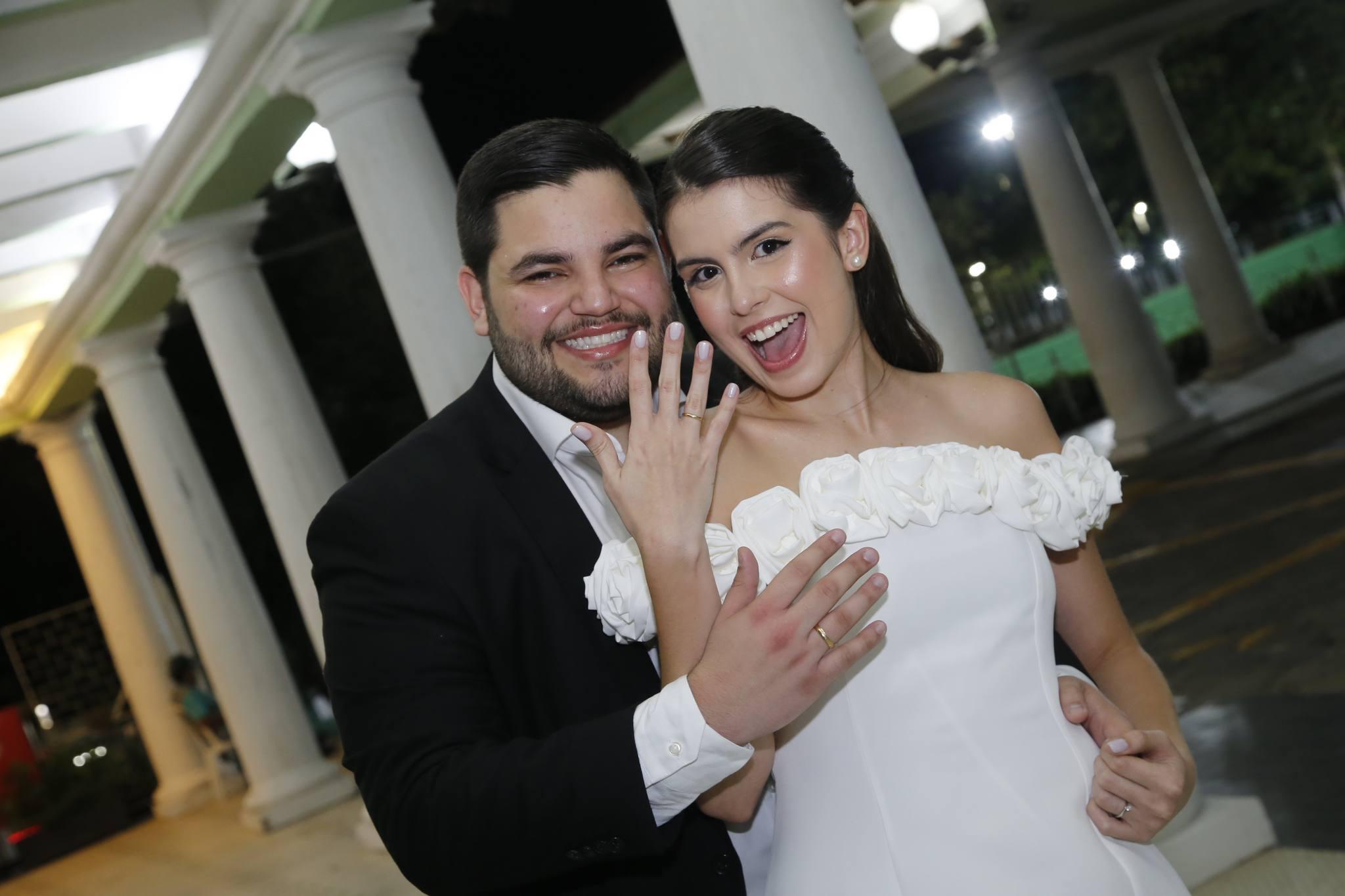 CAPTEI: Pedro Jorge Medeiros Filho e Júlia Pinheiro Sanford anunciam noivado em jantar intimista ...