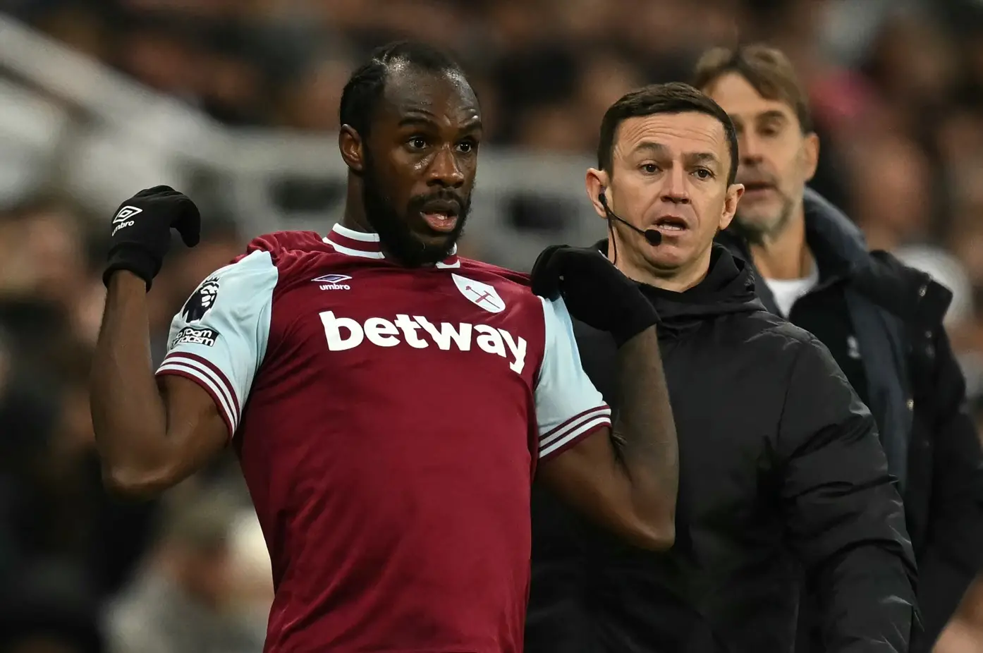 Michail Antonio, atacante do West Ham, se envolve em grave acidente na ...