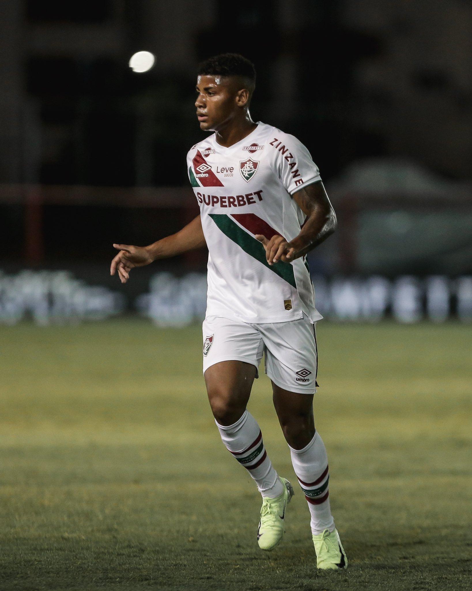 Ex-Fortaleza, Hércules estreia pelo Fluminense e é elogiado pela ...