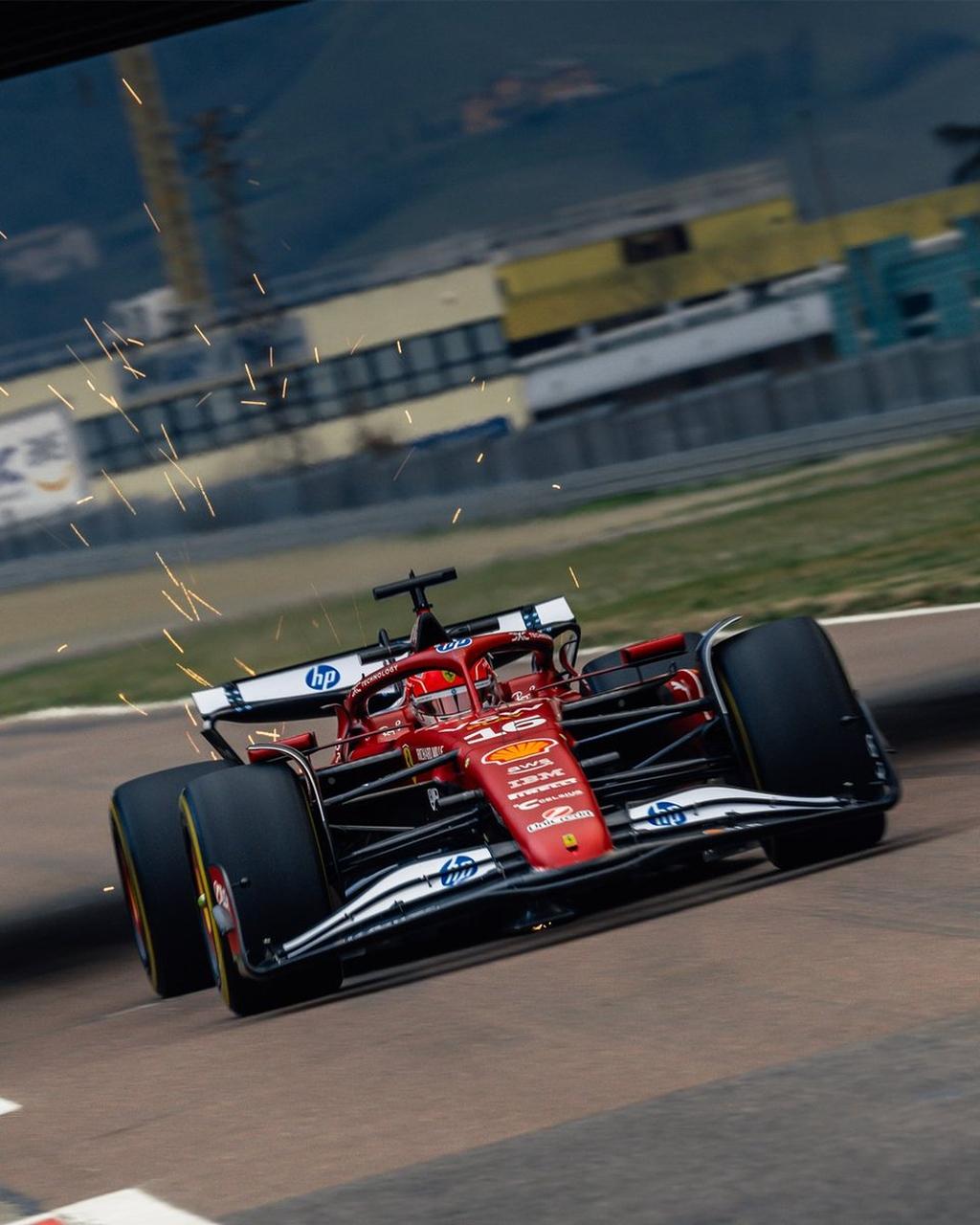 Hamilton testa a nova Ferrari: 'Ainda me belisco para acreditar que ...